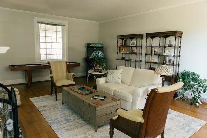 Carriage House Inn Bed & Breakfast Capeside Room - Southport, NC