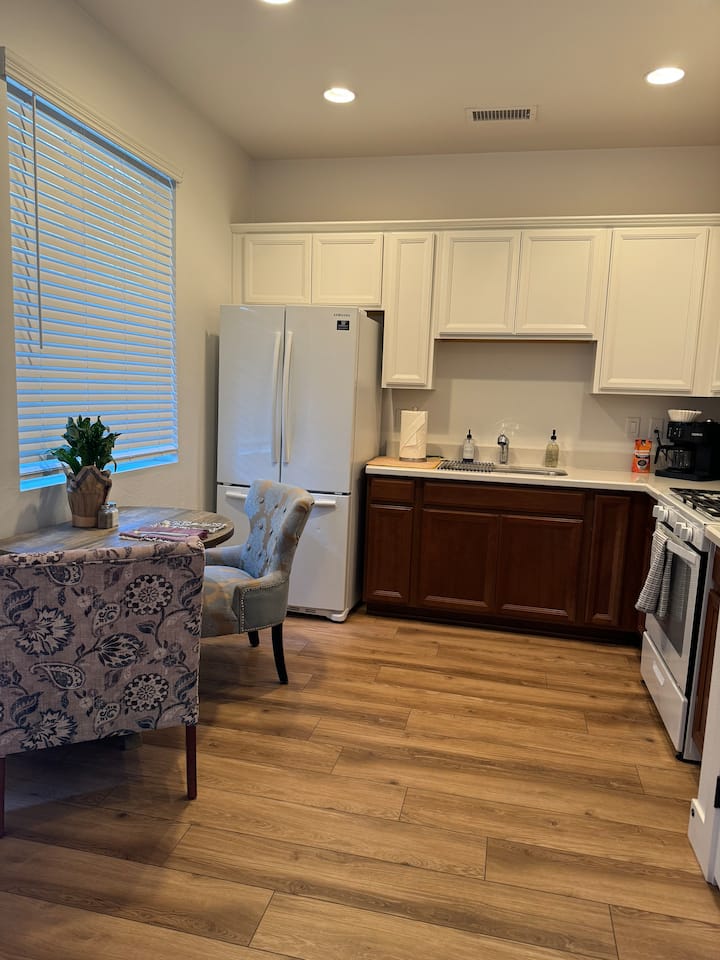 Charming Guesthouse On Alamo
*New Decor/pics Soon! - Northern Arizona University, Flagstaff