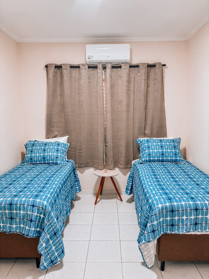 Espaçosa Casa Mobiliada Em Excelente Localização - ソロカバ