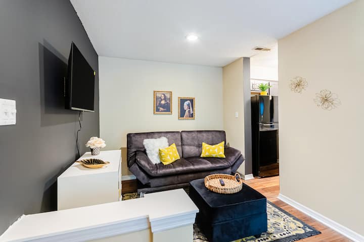 Charming 1-br Close To Medical Centers & All Of Ws - Winston-Salem, NC