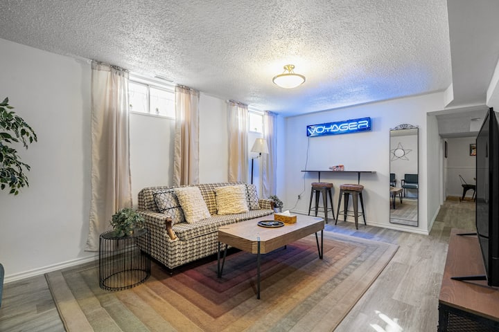 Kingbed,3br,sleep8,quiet,family,full Kitchen - Calgary