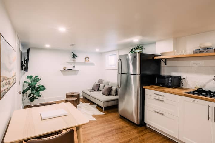 Updated, Bright Apartment - 브랜트퍼드