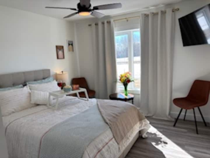 Room #2 Life's A Beach Retreat - Lac la Biche