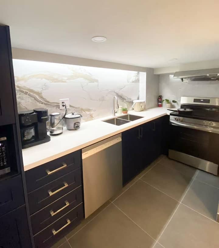 Cozy 2br Basement Apartment - Toronto, ON