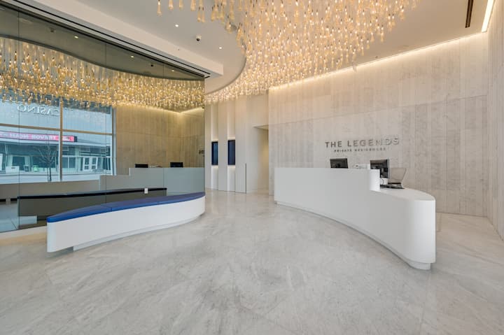 Stunning 37th Floor Unit Attached To Jw Marriott - Edmonton