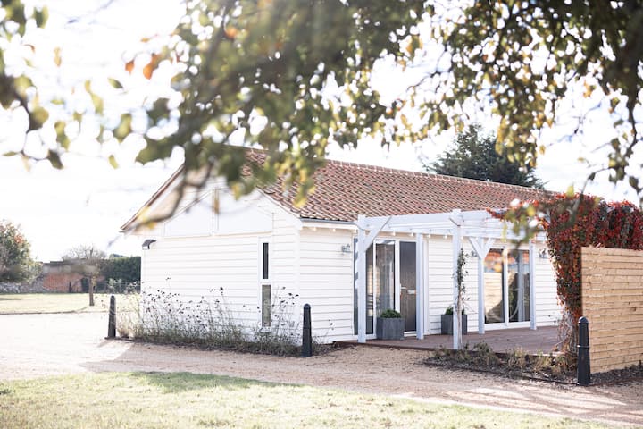 Orchard Cottage - Mersea Island