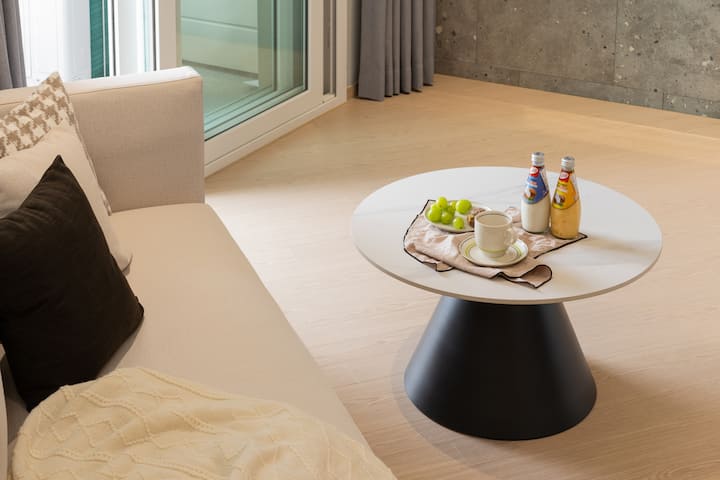 [Le Collective] Sokcho Beach, Two Rooms - Sokcho