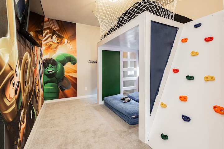 Three Story Spacious Family Dream Home - Las Vegas, NV