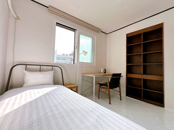 [J's] Cozy Bright Room - Seúl