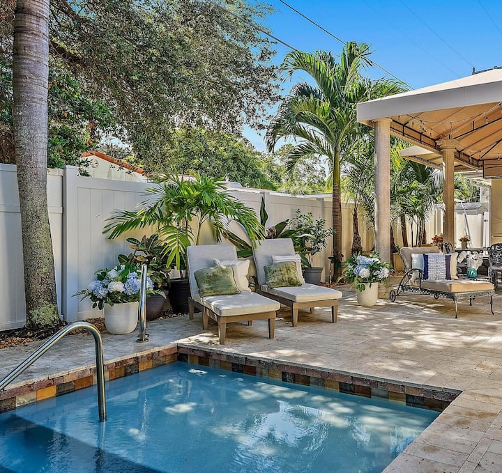 Grand Palm Villa: 6br+ Oasis, Steps From Ocean - West Palm Beach, FL