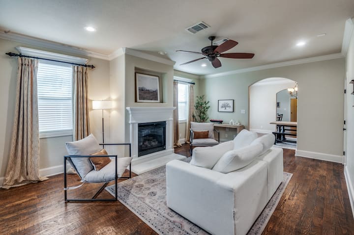 Spacious Townhouse By Dickies Arena & Museums - Fort Worth, TX