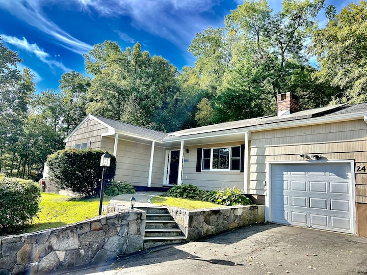 Candlewood Lakeside Retreat - Brookfield