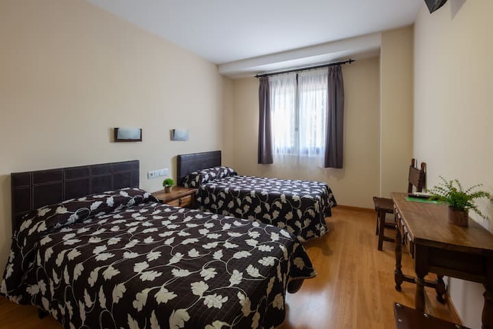Habitación Con Dos Camas. - Sonseca