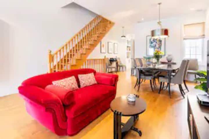 Upscale Home Downtown - Toronto