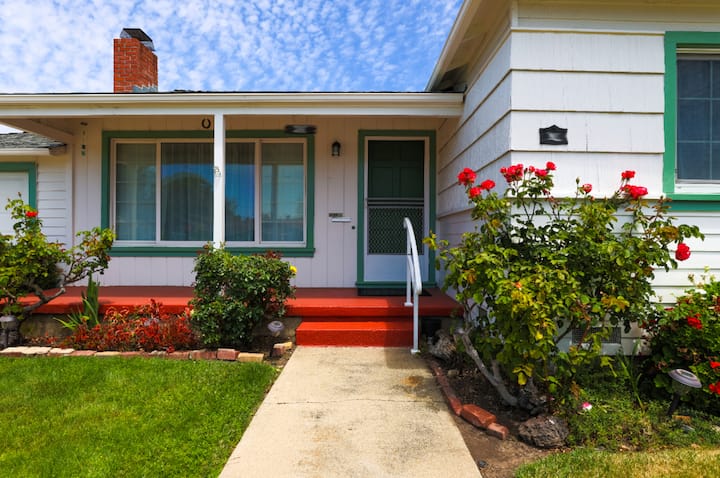 Comfy Home Available Near Bart! - Castro Valley, CA