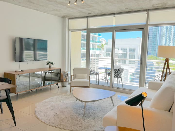 Luv This Place By Superhost - Dennis T. - Miami, FL