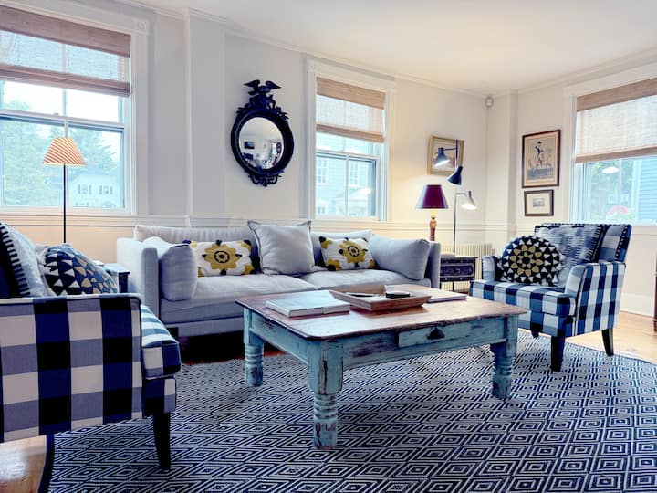 2-bed Single Level Apartment - Old Town W/parking - Marblehead, MA