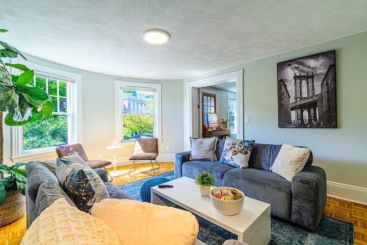 Family Retreat - Stunning 5br2ba W Parking/ Near T - Boston, MA