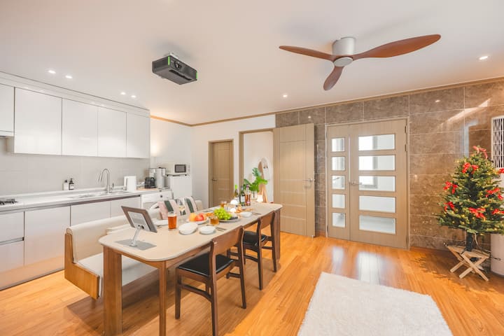 [광안 저니] 2층 단독 사용 조용한 숙소/호텔 침구 (2박 10%,4박 20% 연박할인) - Busan