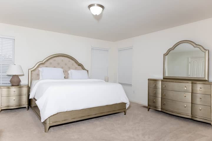 Luxurious Exec. Colonial Home - Fredericksburg, VA