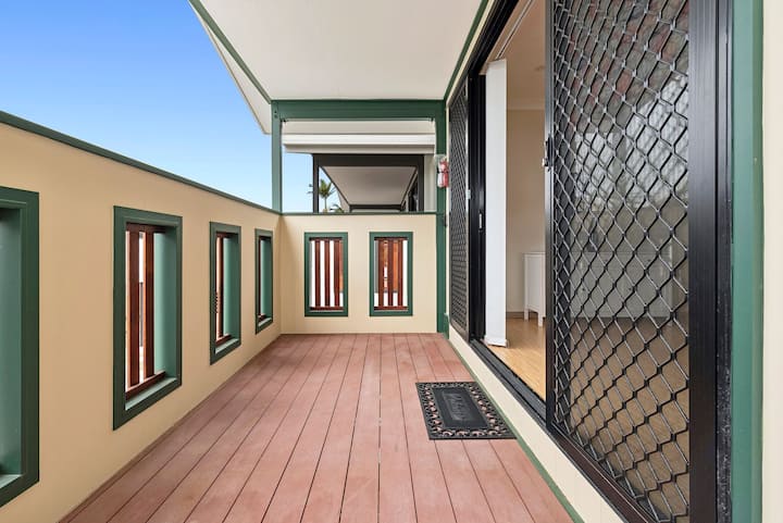Modern 2br Apartment For Small Groups - Cairns