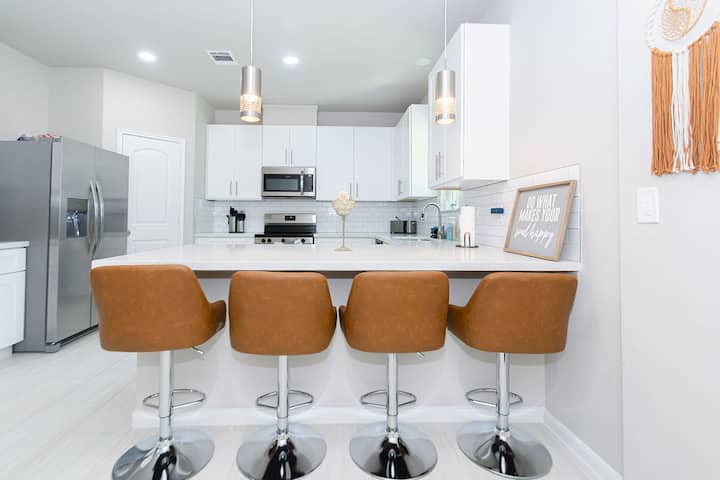 Furnished 3br | Nurse/corp Ready | W/d Included - Conroe, TX