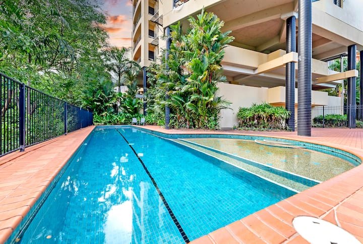 Zen Bridgeport: Waterfront ~ Balcony Dining - Pool - Darwin