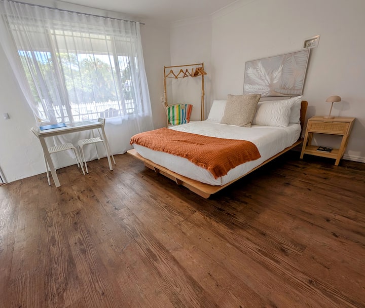 Short Walk To Beach + Cafes | Ducted Aircon, Bikes - Byron Bay
