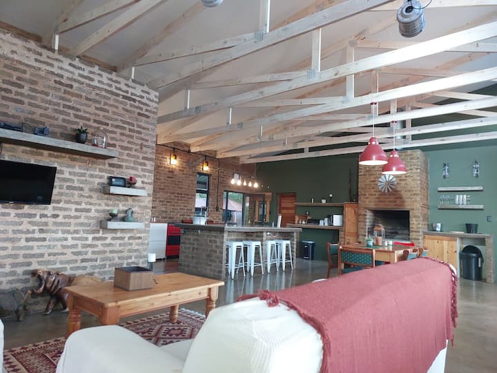 6 Sleeper Self Catering House@lion's Guesthouse - Groblersdal