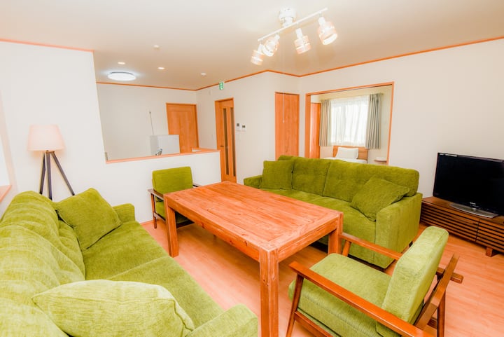 2024年10月新築1号/american Village車5分・徒歩20分/最大10人/駐車場2台 - 宜野灣市