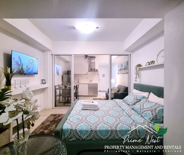 Lagoon Studio | 300 Mbps Wi-fi + Parking @ Azure - Parañaque