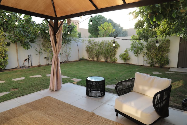 Yas Island Oasis Near F1 Track, Theme Parks, Mall - Abu Dhabi