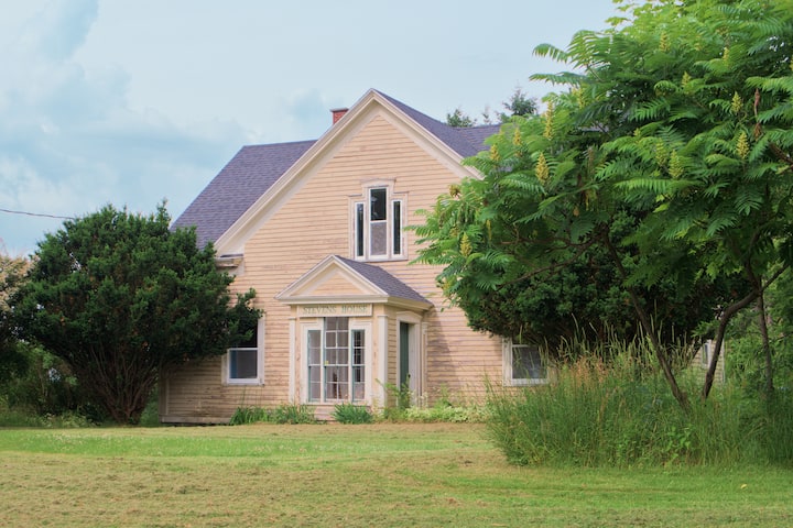 Historic 4-bedroom Riverfront Home - Stevens House - 新斯科舍