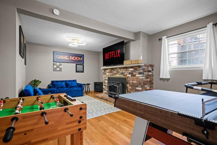 Lake Retreat • Hot Tub • Game Room • Sleeps 12 - サマーズビル, WV