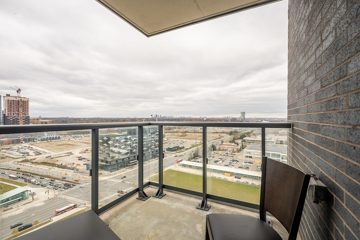 Vue panoramique. Condo 2 chambres, 2 salles de bain. Parking GRATUIT ...