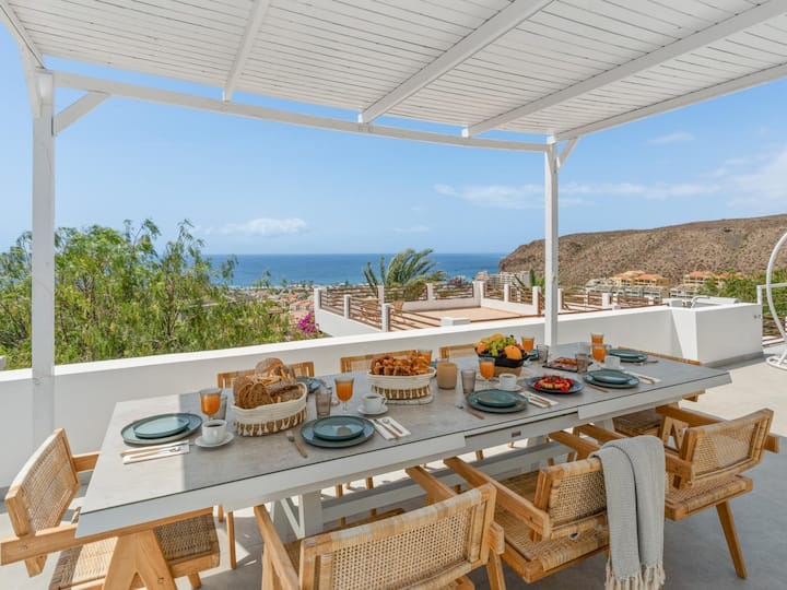 Villa Serena: Find Luxury & Serenity  In Tenerife. - Los Cristianos