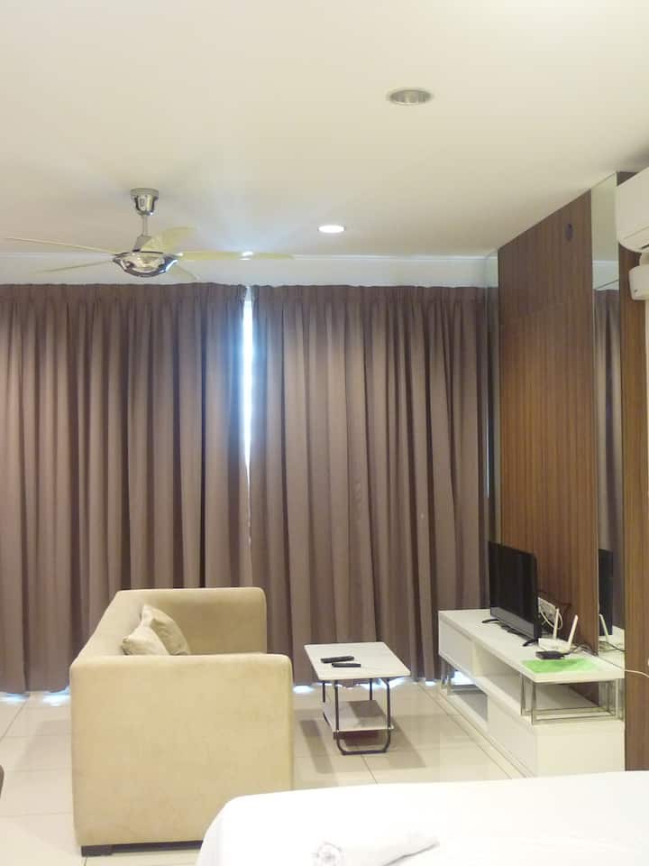 The Middle Floor Unit Sea View - George Town