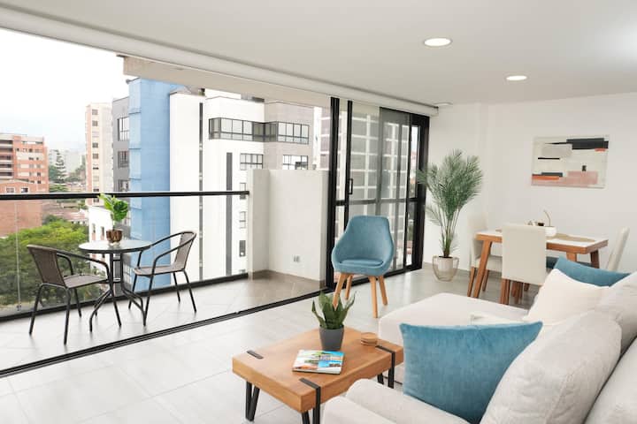 Beautiful 3br Oasis In Laureles /Ac & Rooftop - Medellín, Colombia