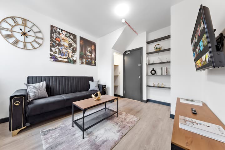 Tha Mini Royale' Suite - Sleeps 3 - Parking - Central London