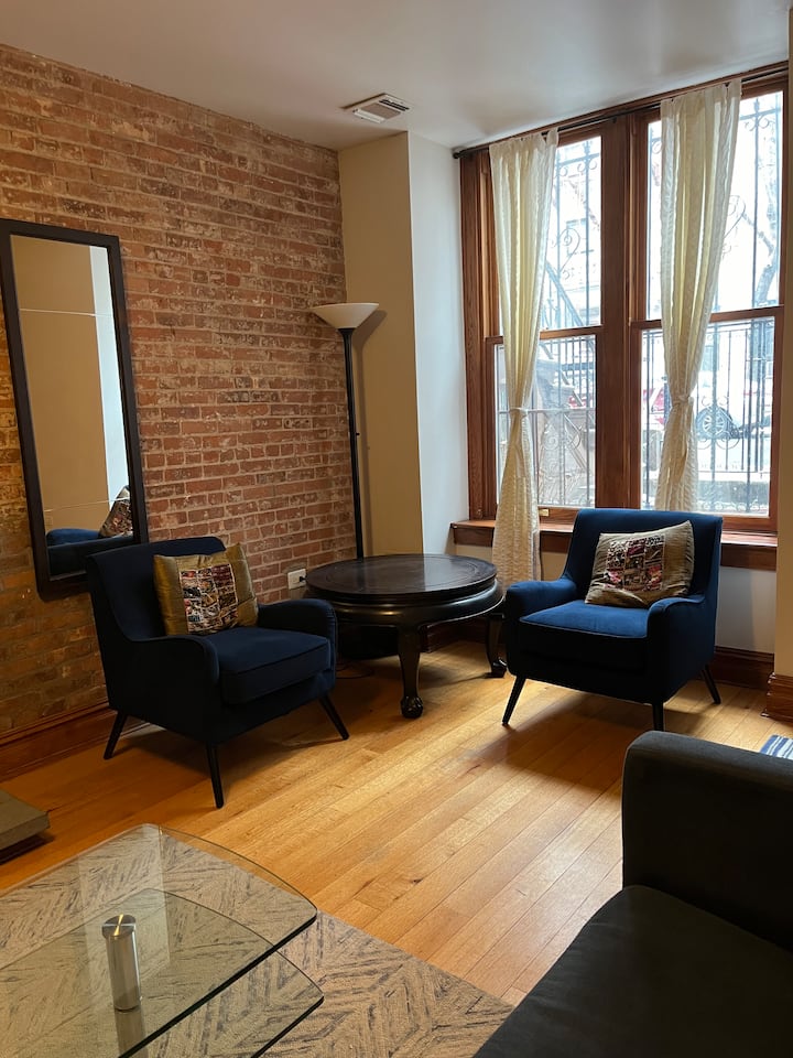 Chic Brownstone Apt. With Outdoor Patio - Woodside - Queens NY