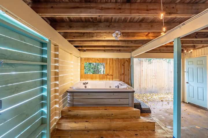 Spacious Family Home - Hot Tub/backyard - New Orleans, LA