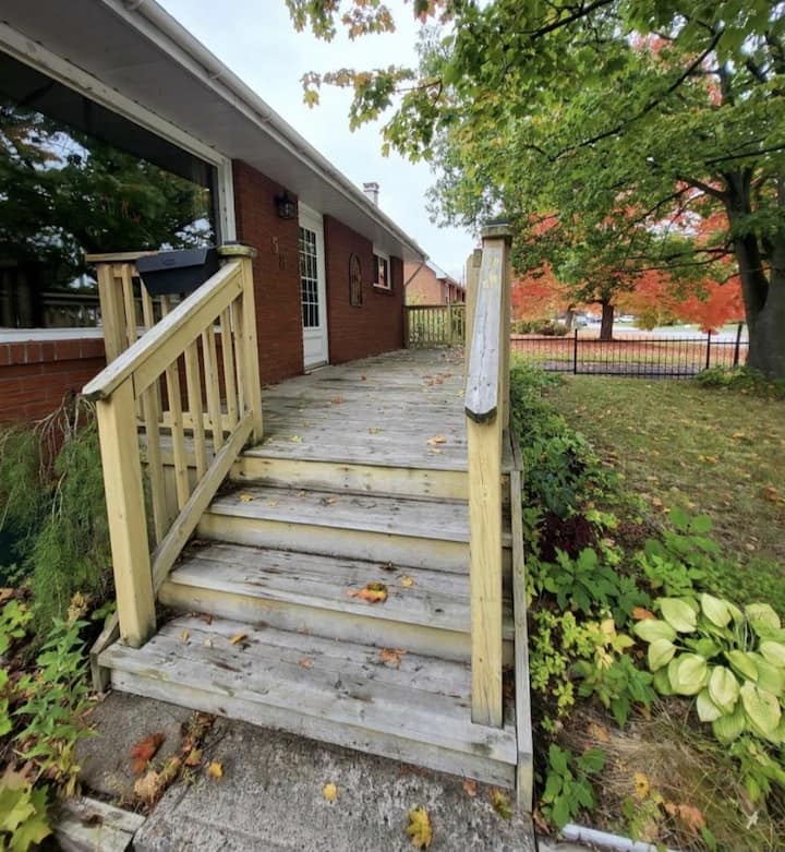 Brick House - Dog & Kid Friendly - Sault Ste. Marie