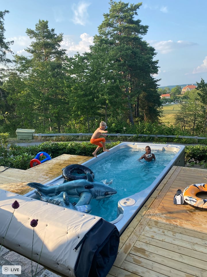 60s Dream W. Heated Pool, Outdoor Kitchen And Gym - Lidingö