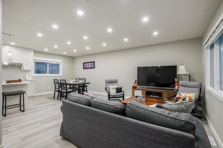 Cozy 5bd 3ba, Mins To Dt, Uoc, Sait - Calgary