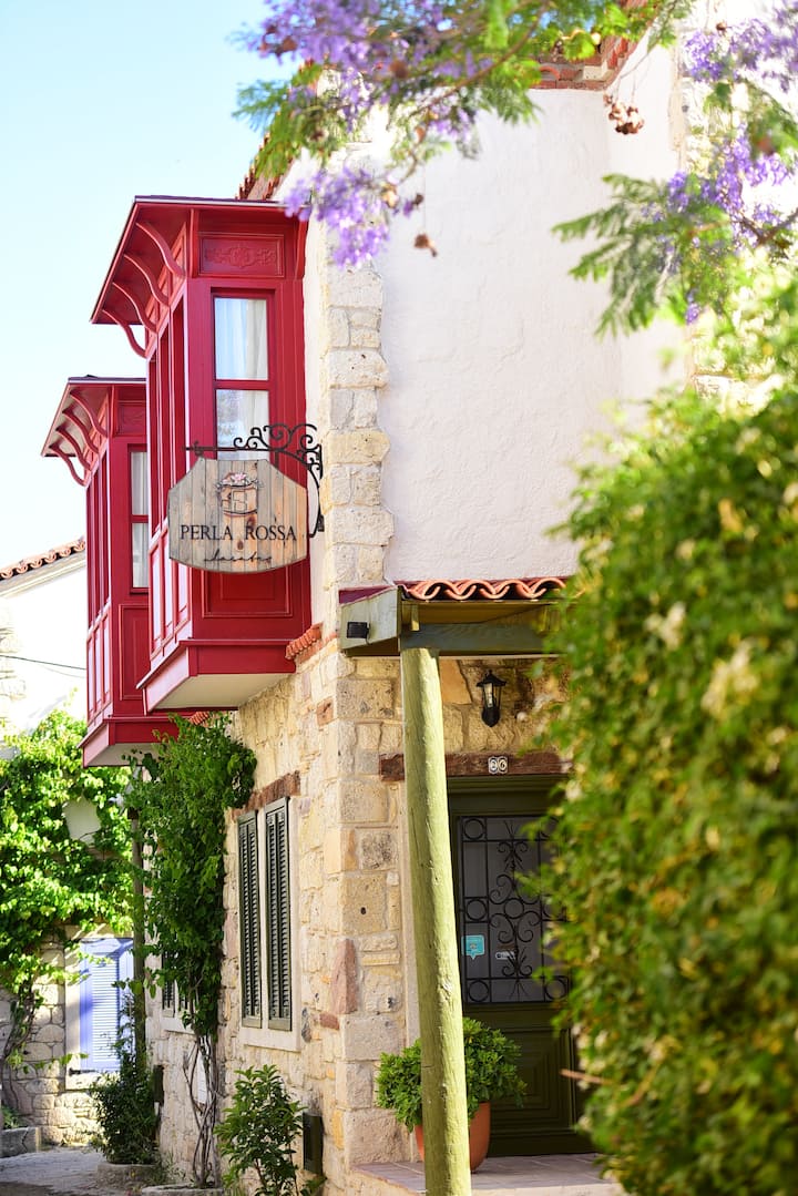 Alaçatı Köyiçi Merkezde 4 Kişilik Cumbalı Oda - Alaçatı