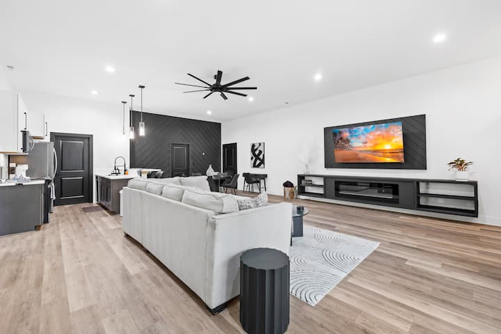 Stunning Modern 2 Bd Lux Lower Level Apt Charlotte - Harrisburg, NC