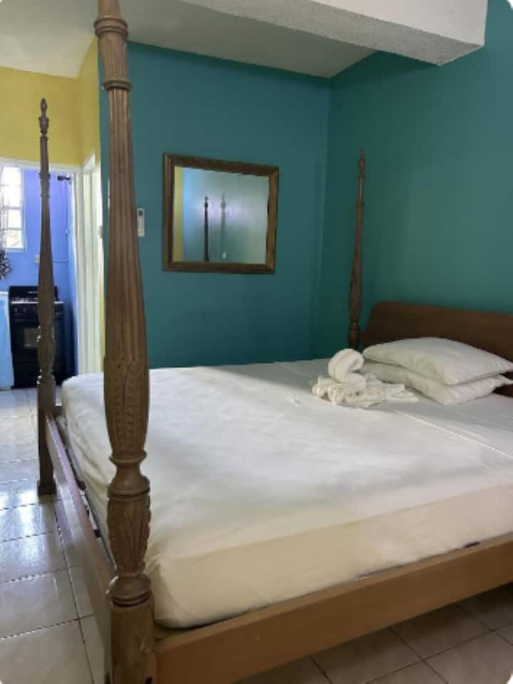 Cozy Retreat Mins. From The City - Saint Lucia