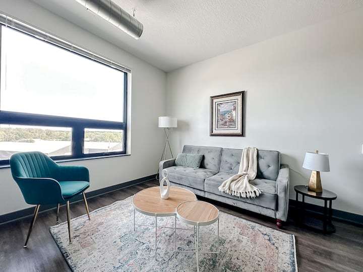 Sleepover | Marvelous 1bd/1ba - Des Moines - West Des Moines, IA
