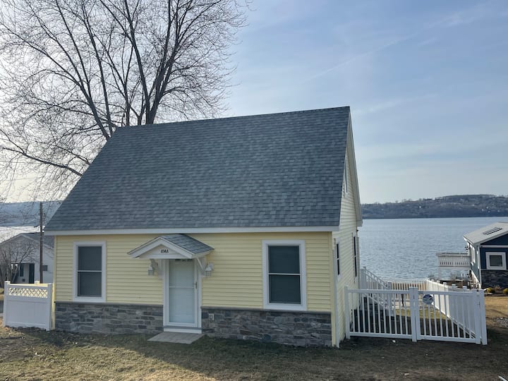 Canandaigua Cottage Getaway - Canandaigua, NY