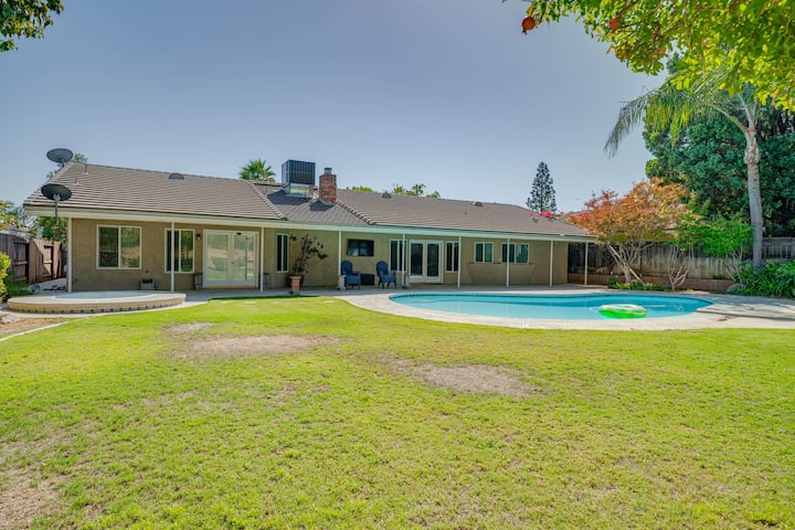 Your Poolside Hideaway - Bakersfield, CA